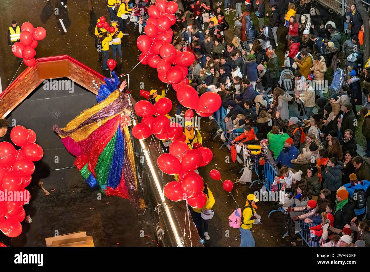 Madrid, Spain. 06th Jan, 2024. Crowds of people gather to celebrate the ...