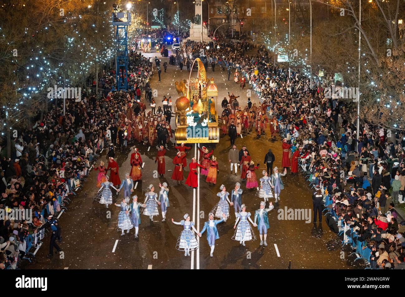 Madrid, Spain. 06th Jan, 2024. Crowds of people gather to celebrate the ...