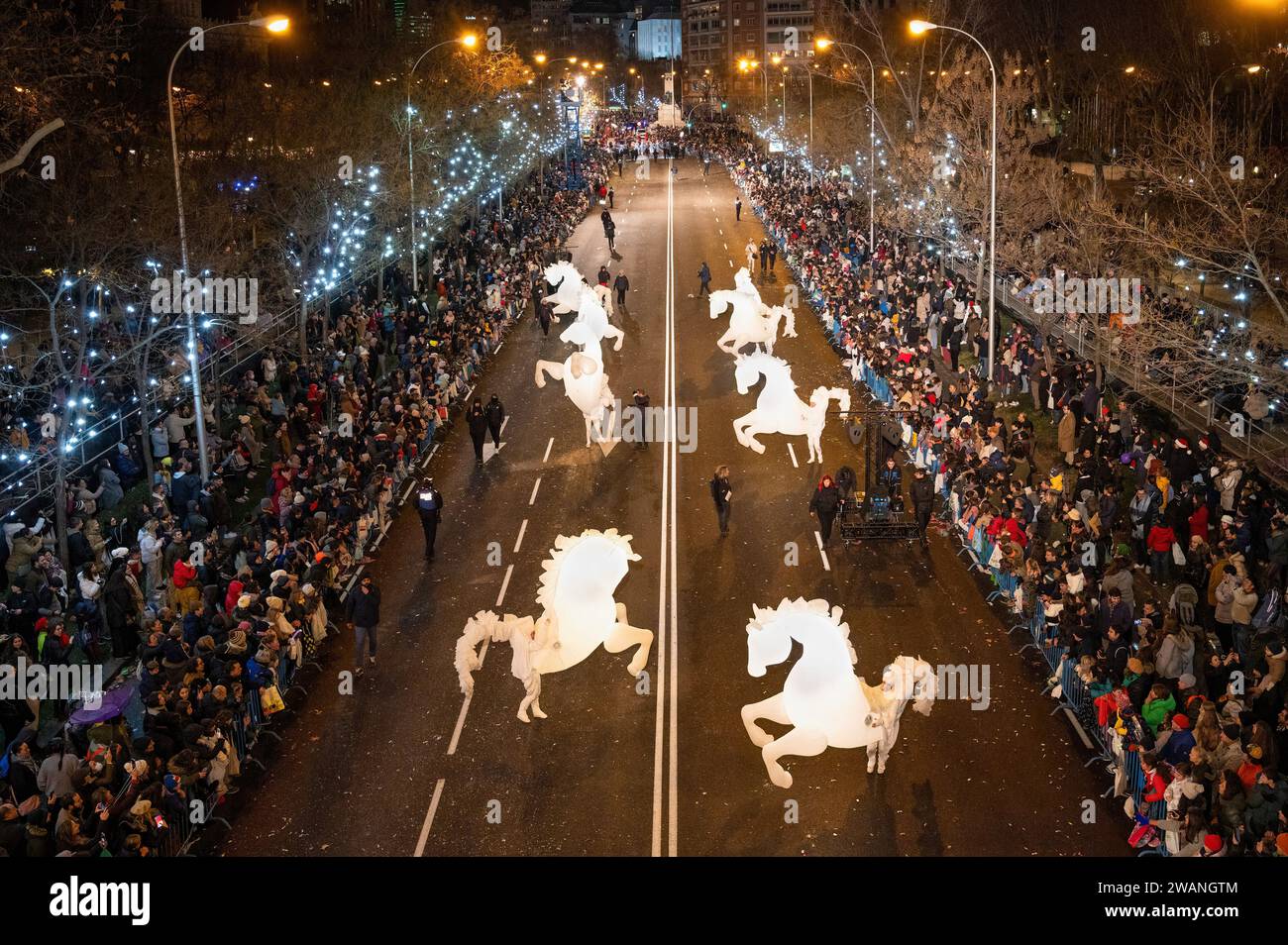 Madrid, Spain. 06th Jan, 2024. Crowds of people gather to celebrate the ...