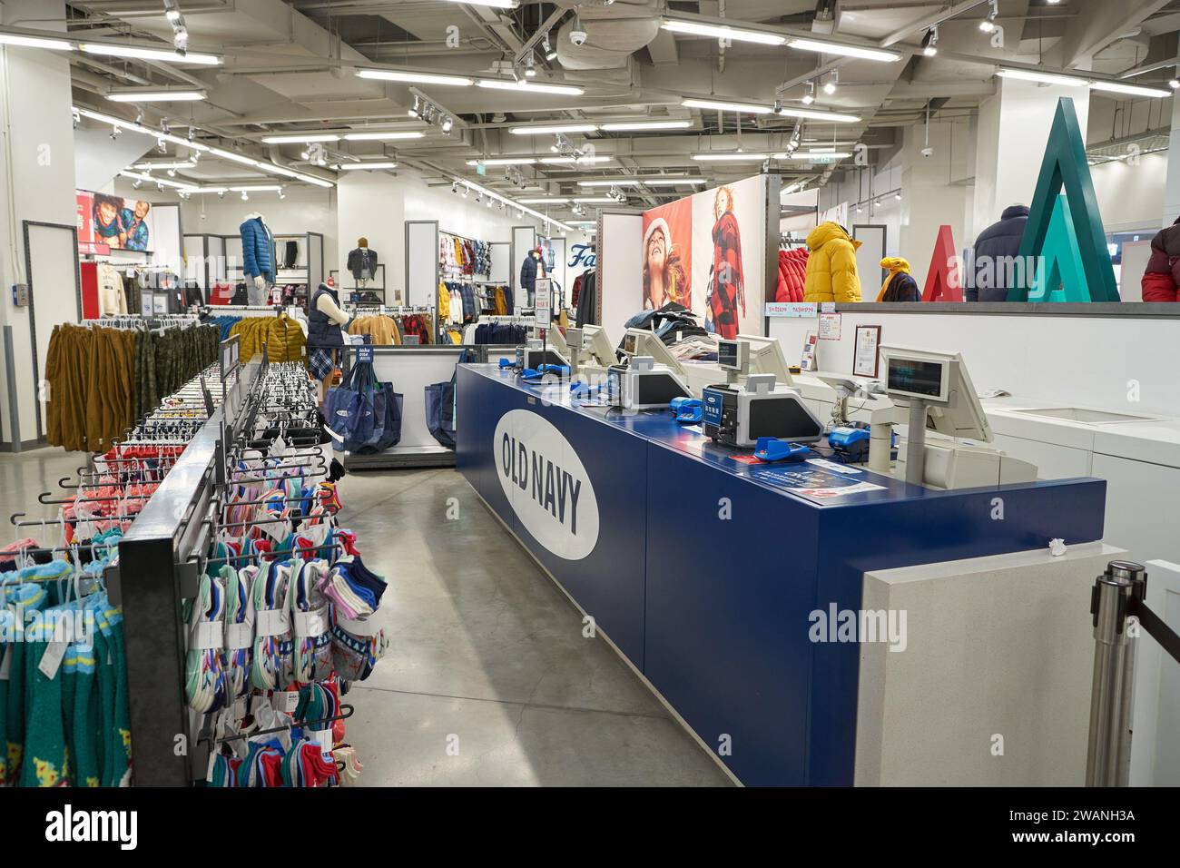 Old navy store interior hi-res stock photography and images - Alamy