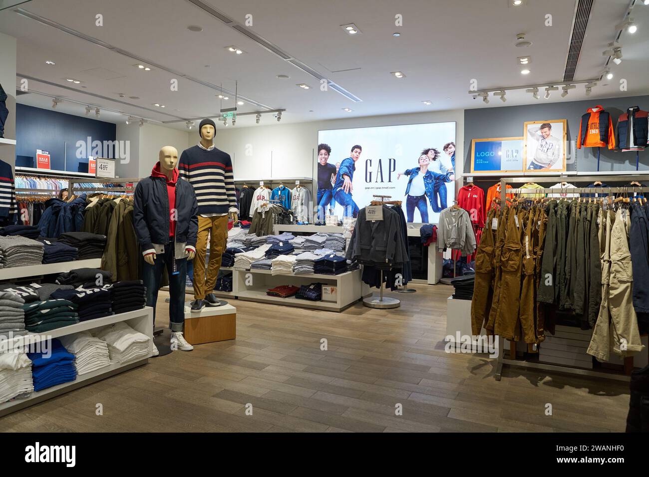 Gap retail shop interior hi-res stock photography and images - Alamy
