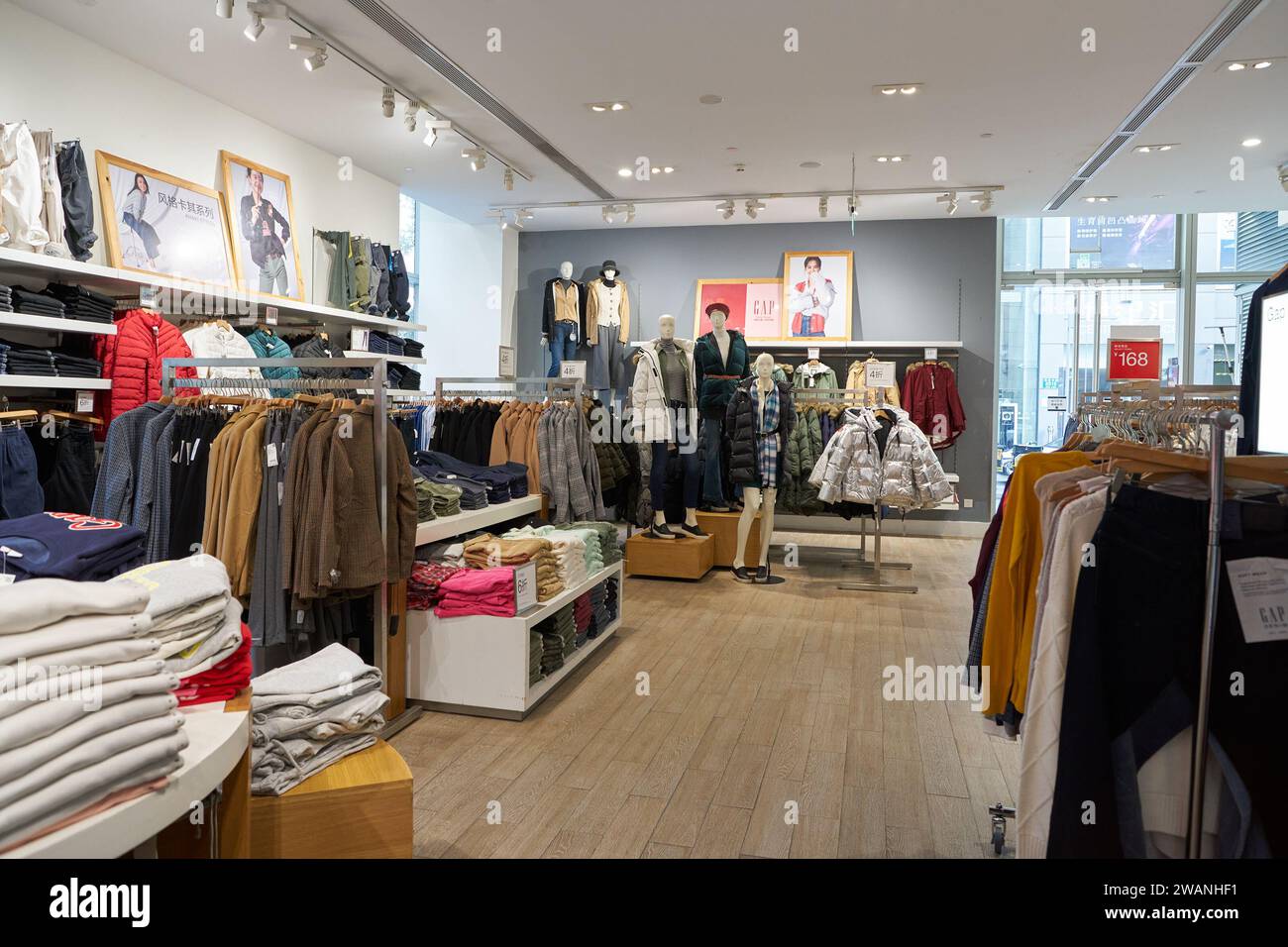 Gap retail shop interior hi-res stock photography and images - Alamy