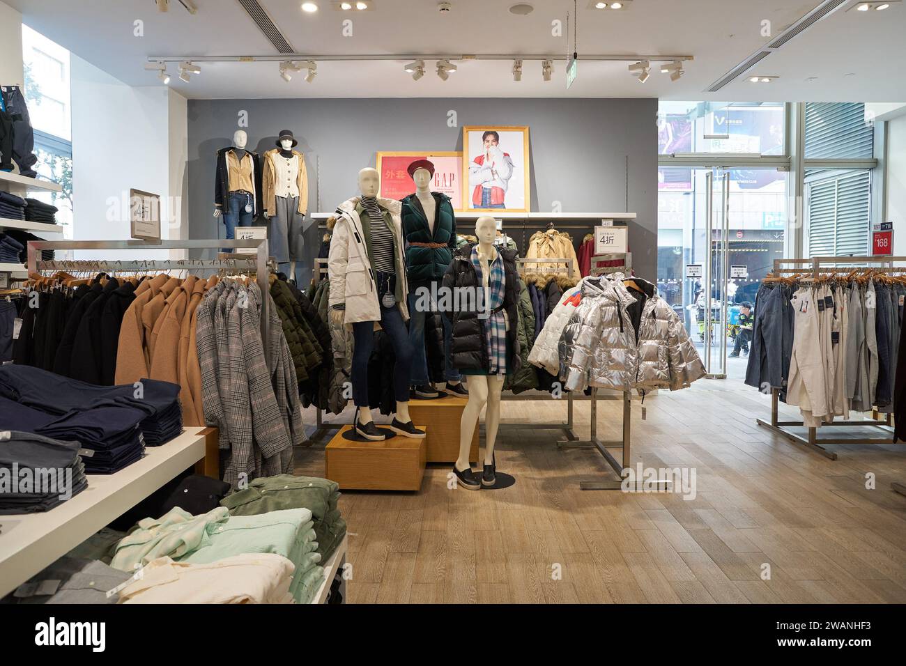 Gap retail shop interior hi-res stock photography and images - Alamy