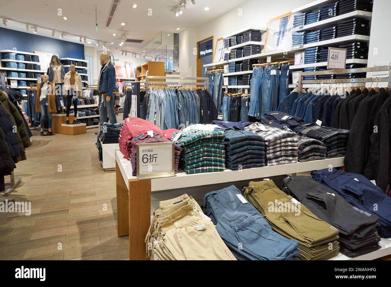 Gap retail shop interior hi-res stock photography and images - Alamy