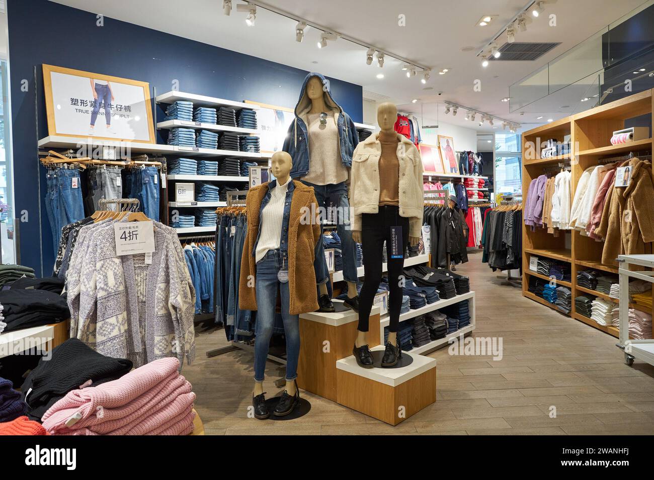 Gap retail shop interior hi-res stock photography and images - Alamy