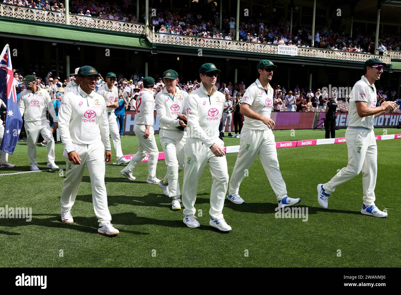 Sydney, Australia, 6 January, 2024. Australian team walk onto the field ...