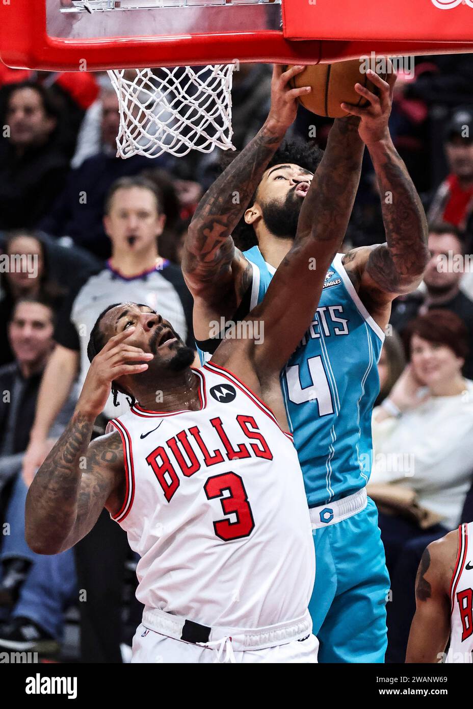 Chicago, USA. 5th Jan, 2024. Chicago Bulls center Andre Drummond (L ...