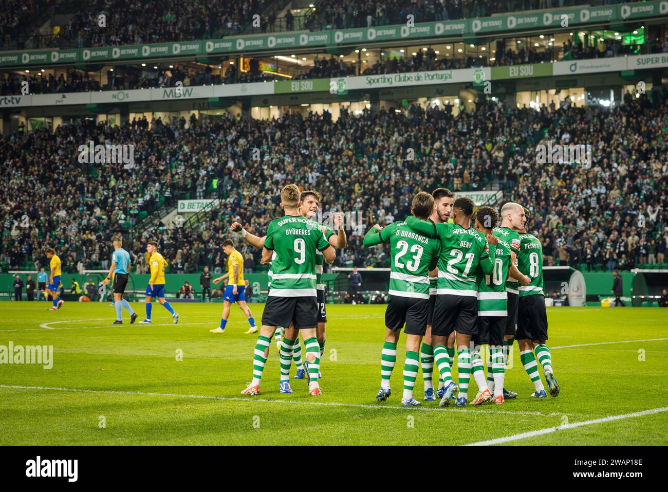 Lisbon, Portugal. 05th Jan, 2024. Sporting CP team celebrates the goal ...