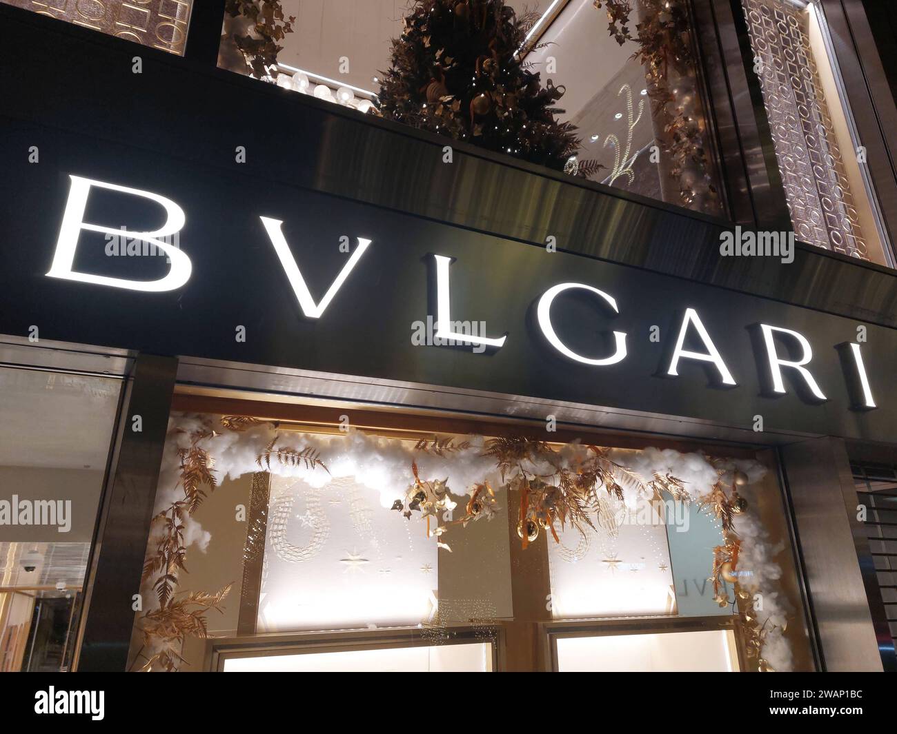 St. Moritz Themenbild - Luxusmarken, Werbeschilder, Werbung ...