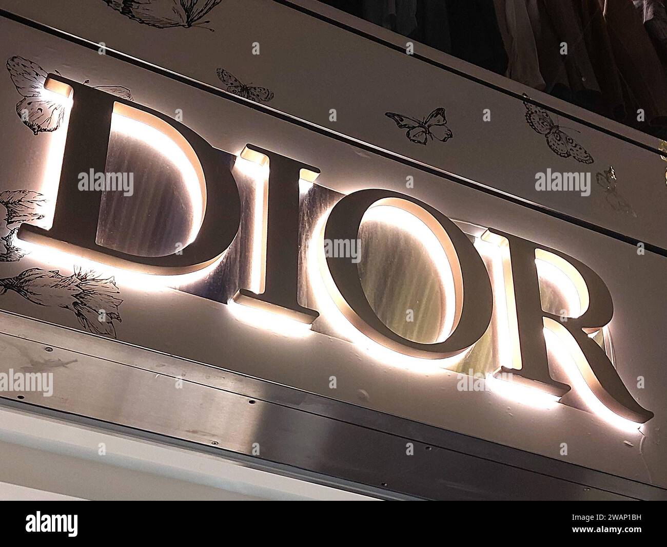 St. Moritz Themenbild - Luxusmarken, Werbeschilder, Werbung ...