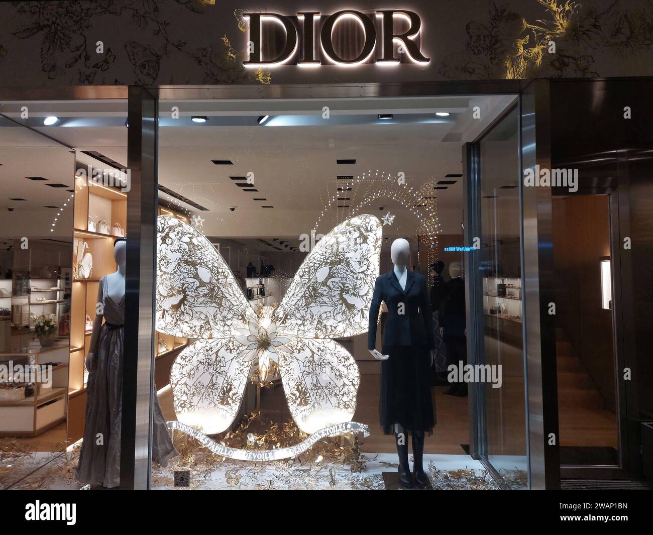 St. Moritz Themenbild - Luxusmarken, Werbeschilder, Werbung ...