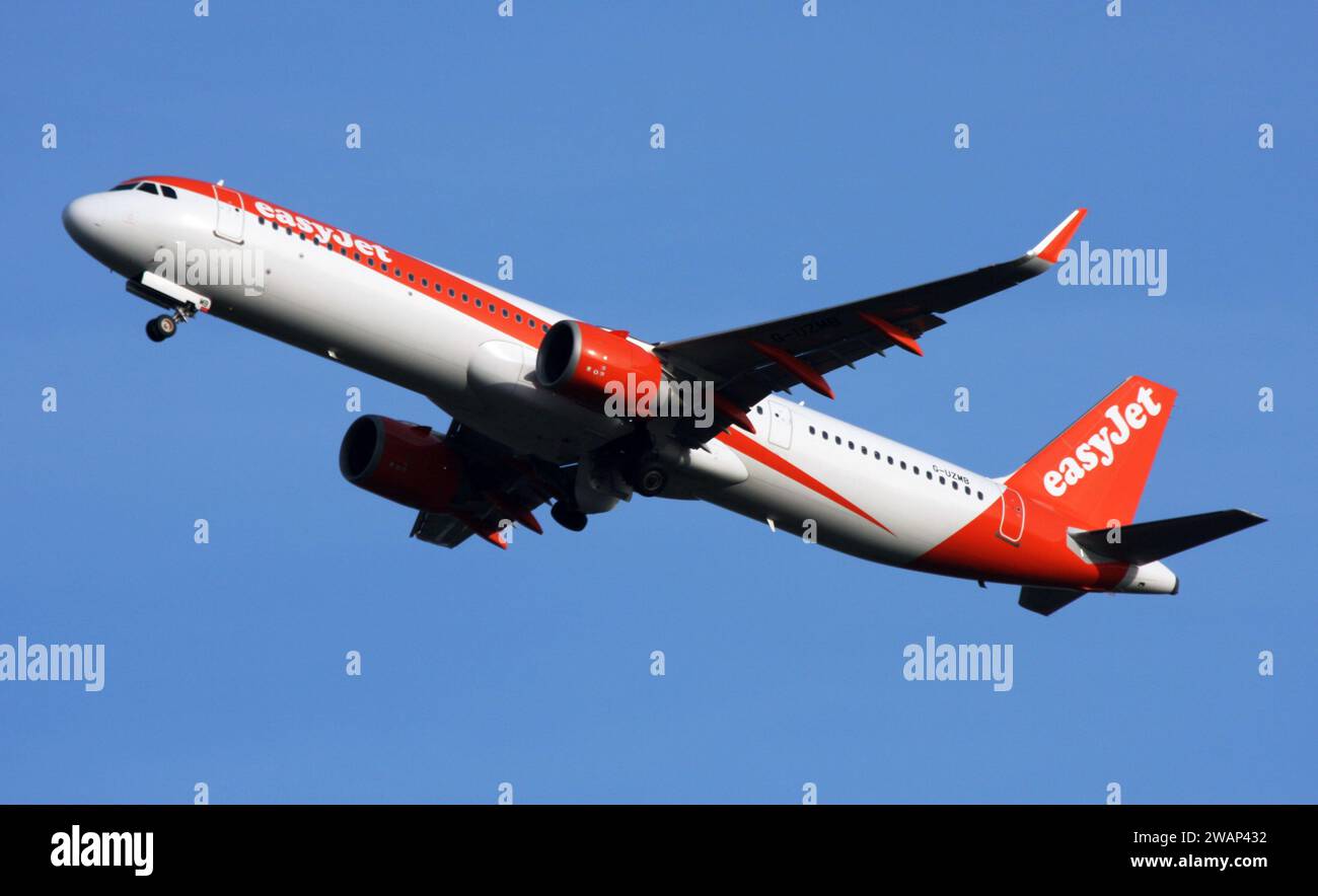 An Airbus A321 Neo of easyjet departs London Gatwick Airport Stock ...