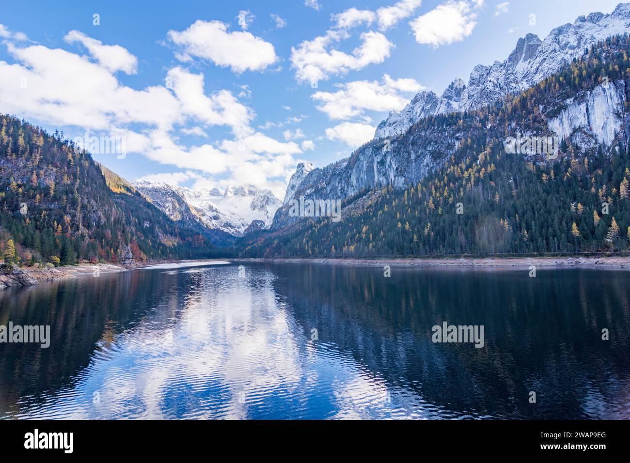 Gosau: Lake Vorderer Gosausee, mountain range Dachstein with glacier ...