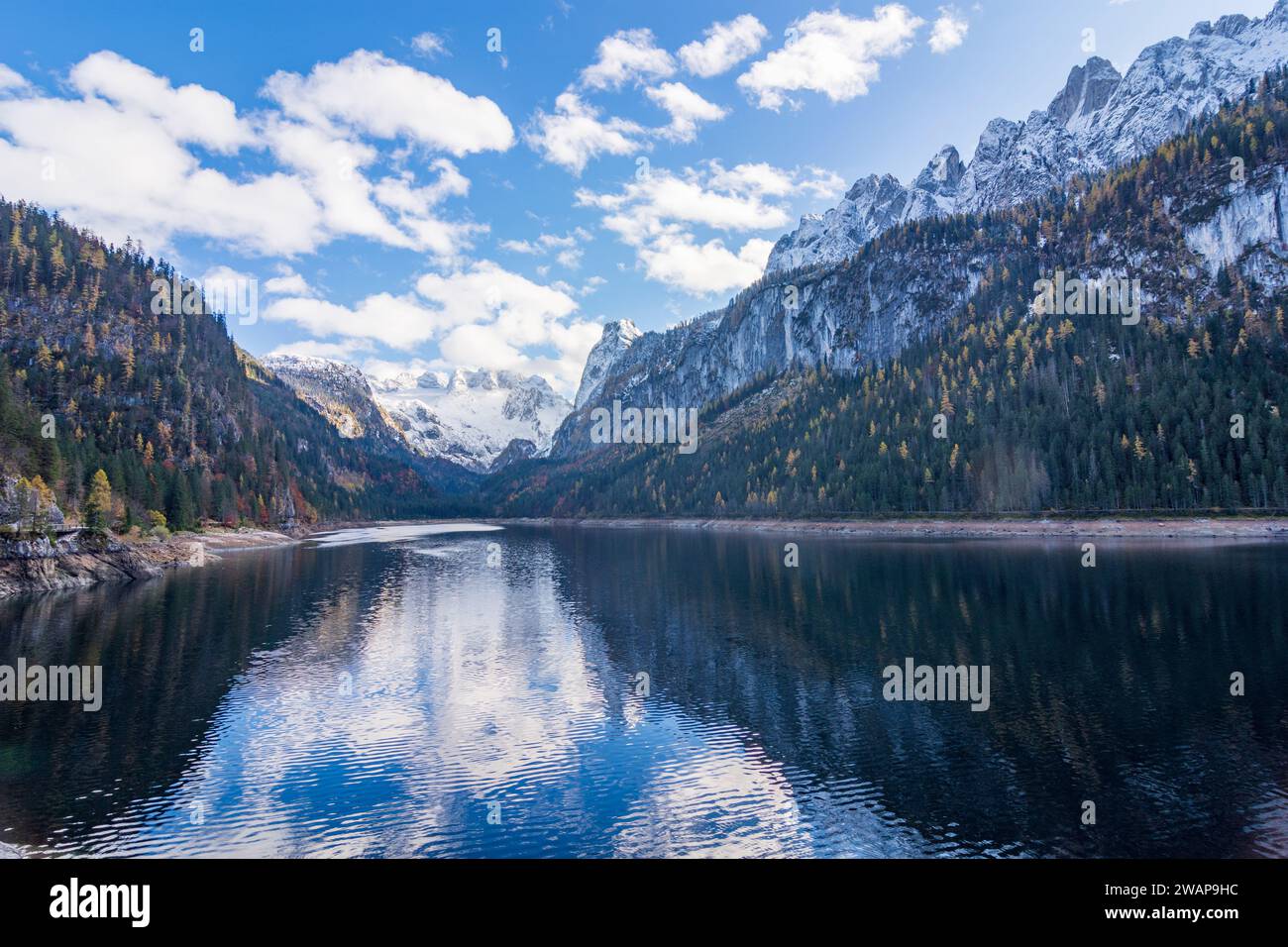 Gosau: Lake Vorderer Gosausee, mountain range Dachstein with glacier ...