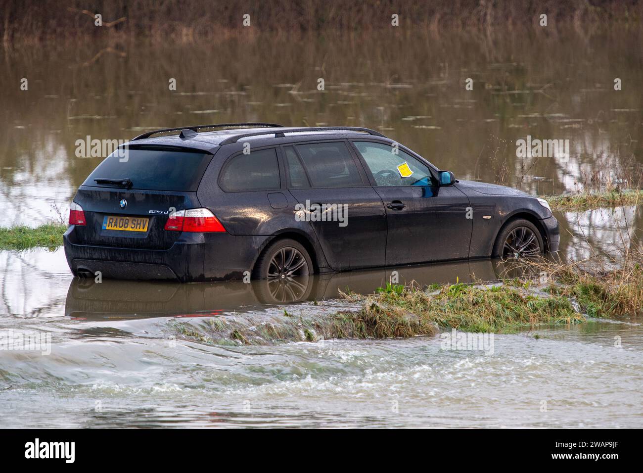 Cookham, UK. 6th January, 2024. The main road through the village of ...