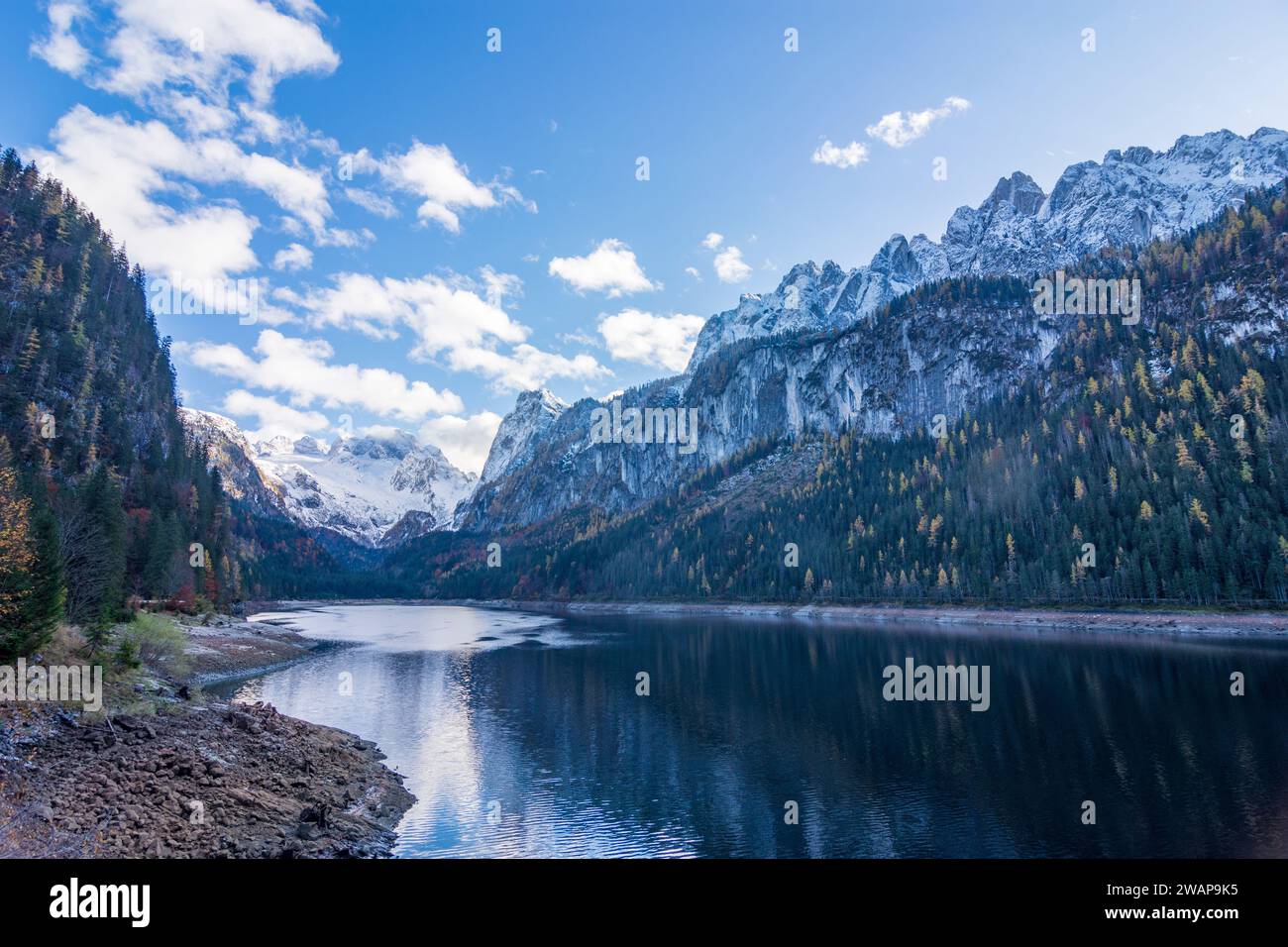 Gosau: Lake Vorderer Gosausee, mountain range Dachstein with glacier ...