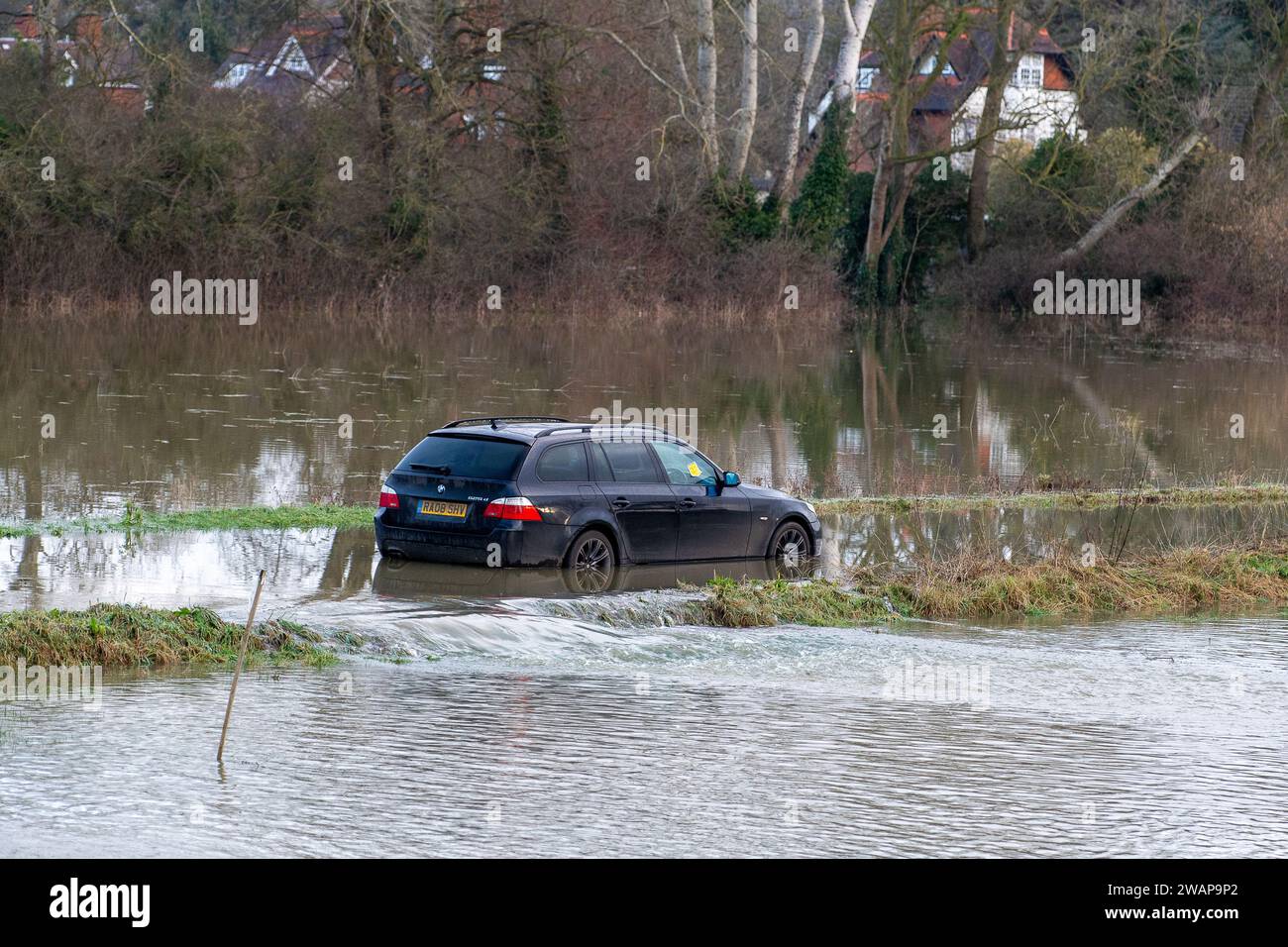 Cookham, UK. 6th January, 2024. The main road through the village of ...