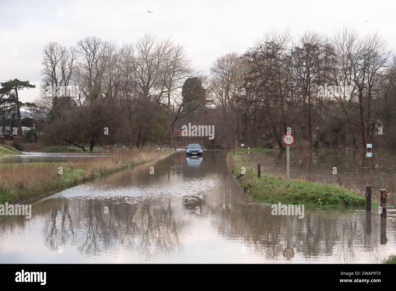 Cookham, UK. 6th January, 2024. The main road through the village of ...