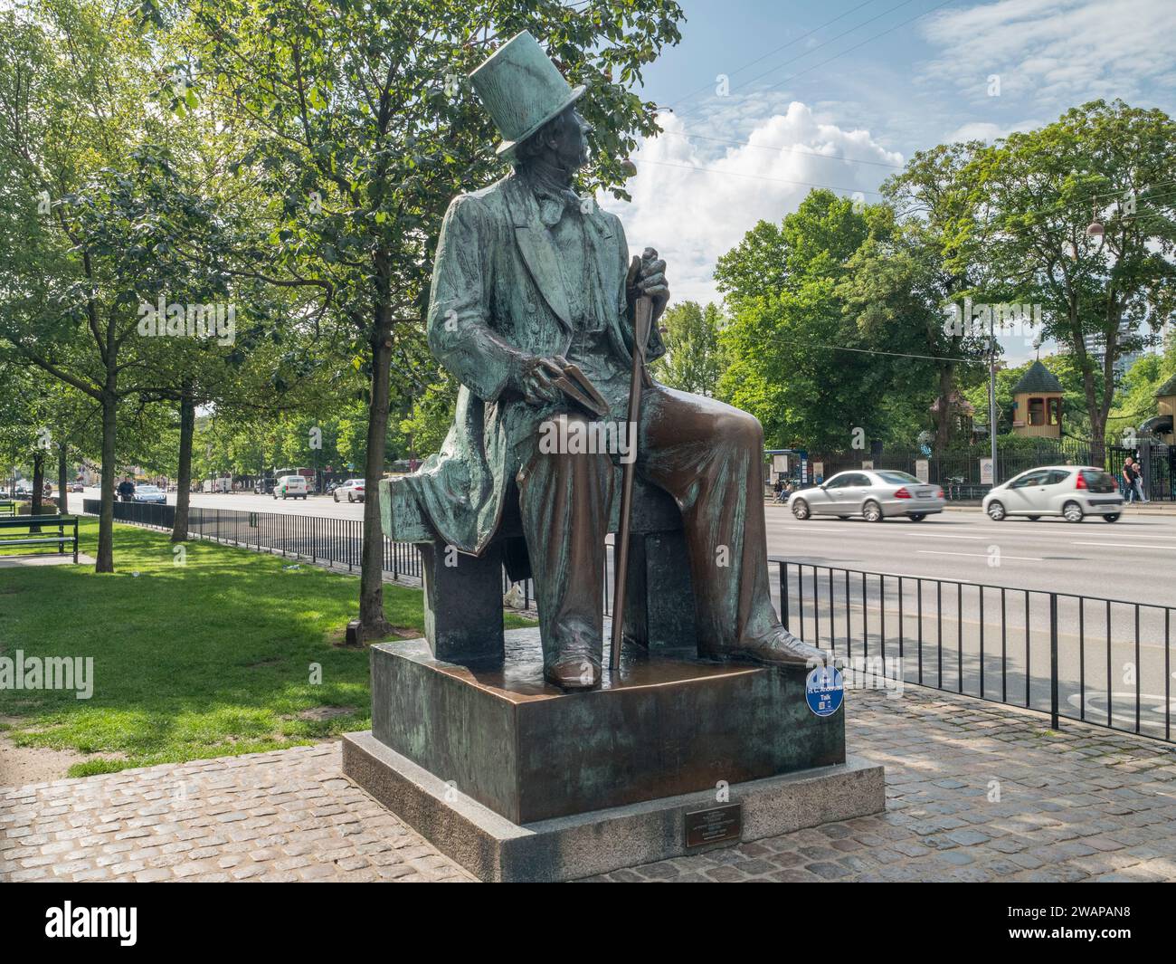 The statue of Hans Christian Andersen (by Henry Luckow-Nielsen in 1965 ...