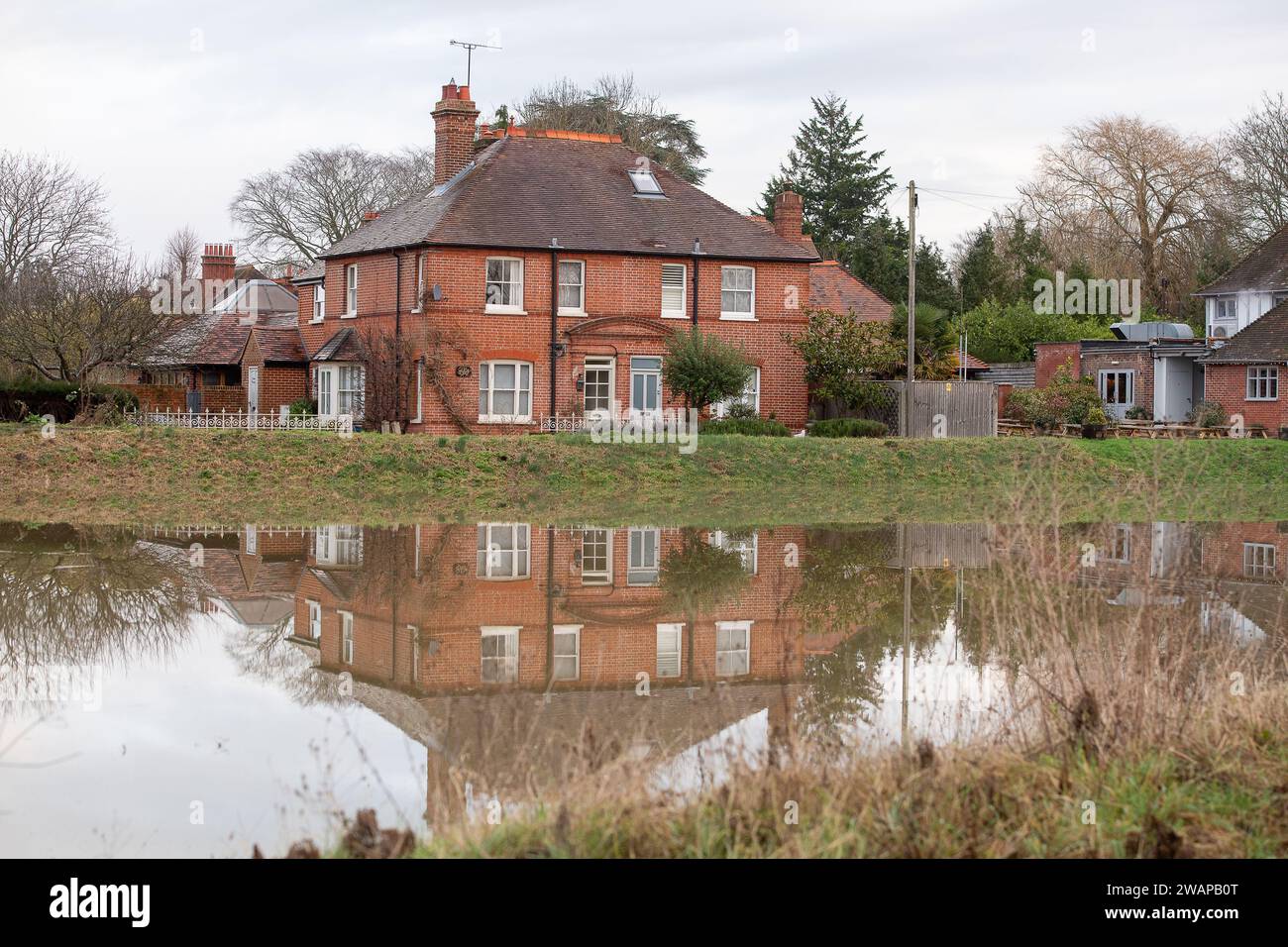 Cookham, UK. 6th January, 2024. The main road through the village of ...