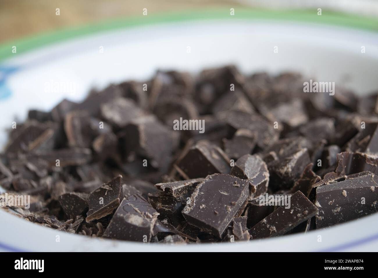 dark chocolate cut into pieces Stock Photo - Alamy