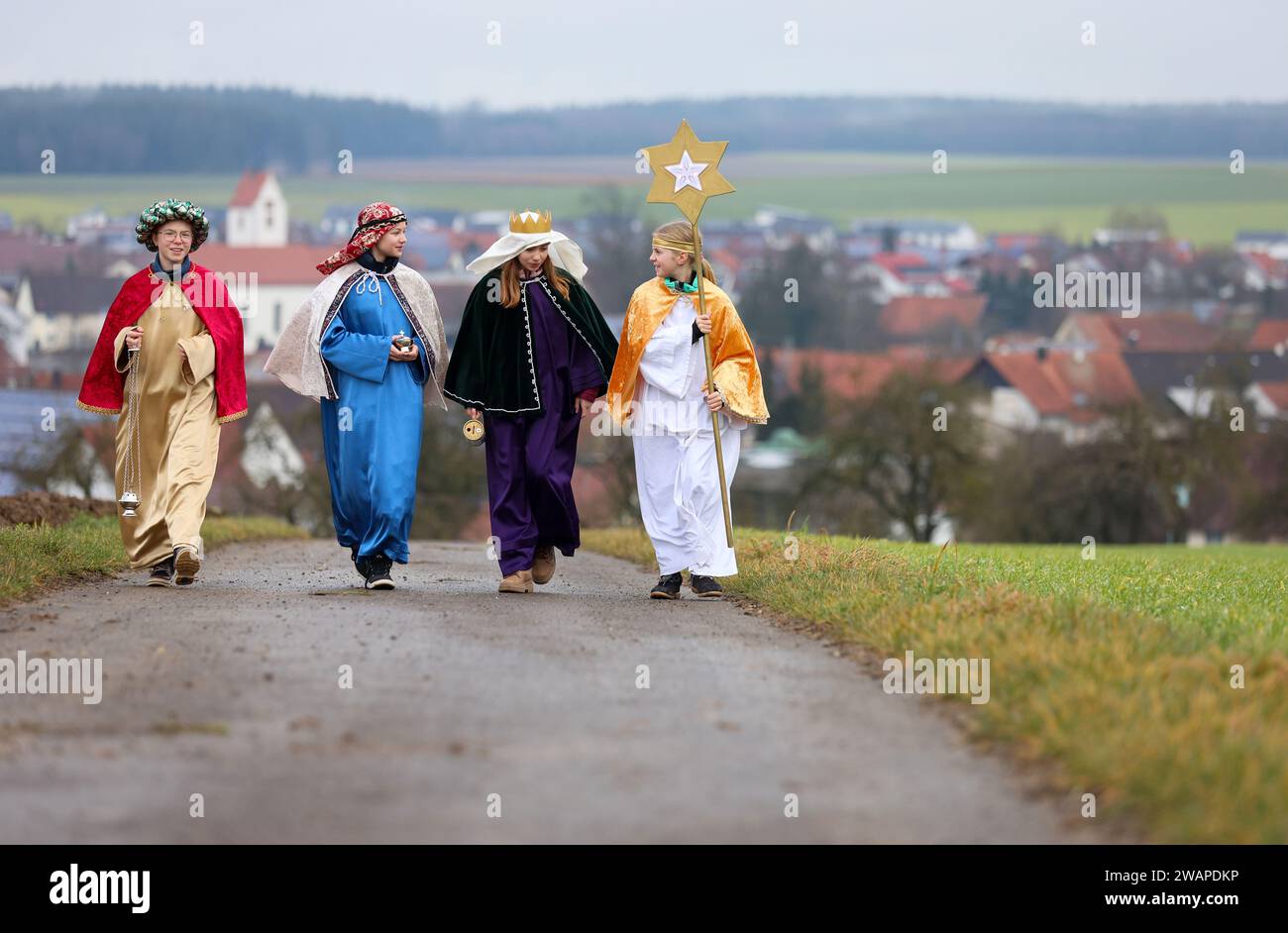 Betzenweiler, Germany. 06th Jan, 2024. Carolers are out and about ...