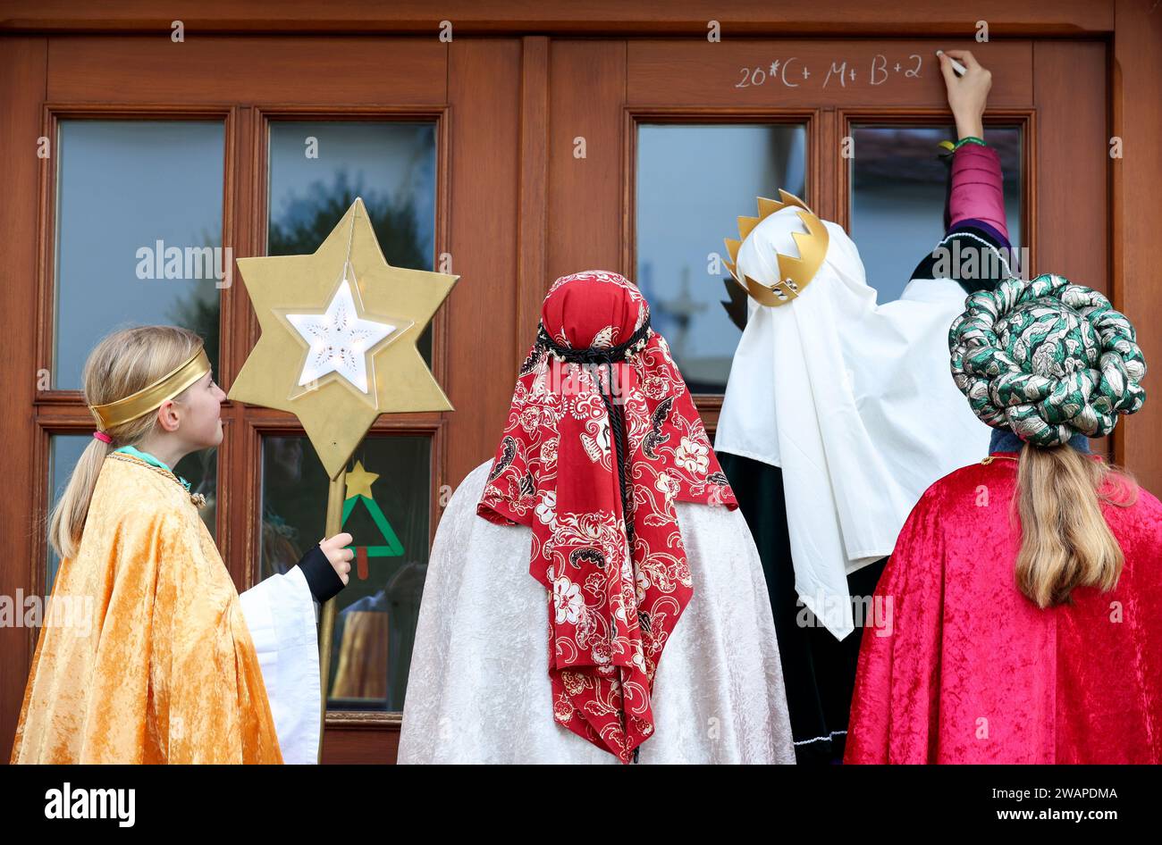 Betzenweiler, Germany. 06th Jan, 2024. Carol singers are out and about ...