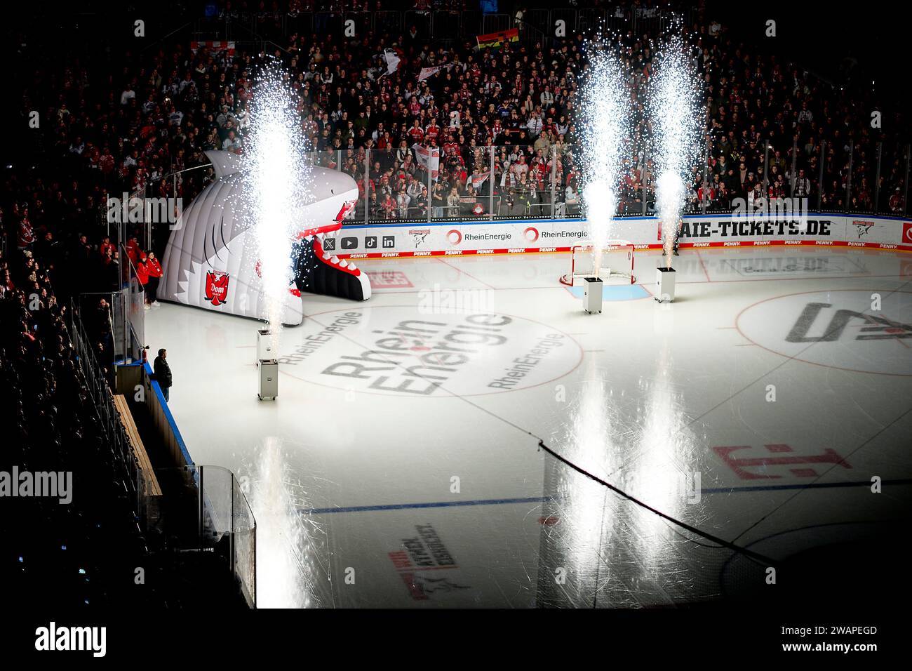 COLOGNE, GERMANY - 5 JANUARY, 2024: Hockey match of Penny DEL Koelner ...