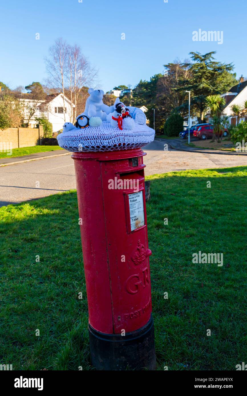 Poole, Dorset, UK. 6th January, 2024. UK Weather: a cold weather alert ...