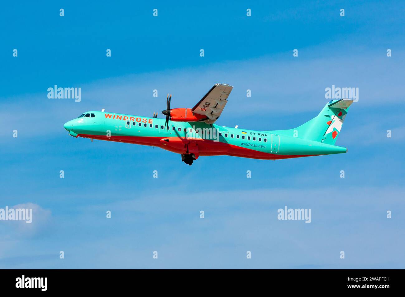 Atr72 passenger plane hi-res stock photography and images - Alamy