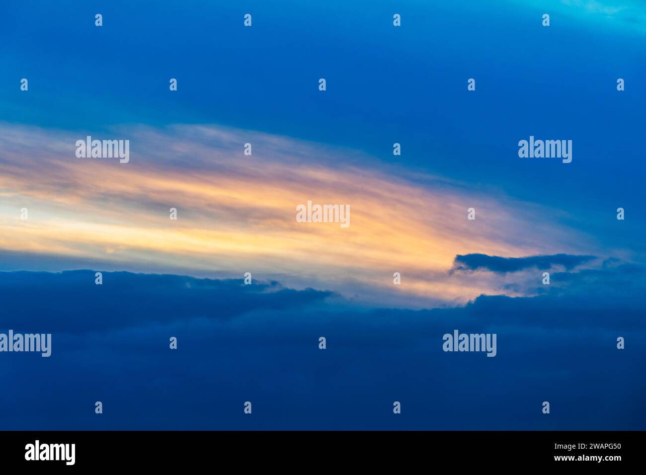 Thin cloud cover hi-res stock photography and images - Alamy