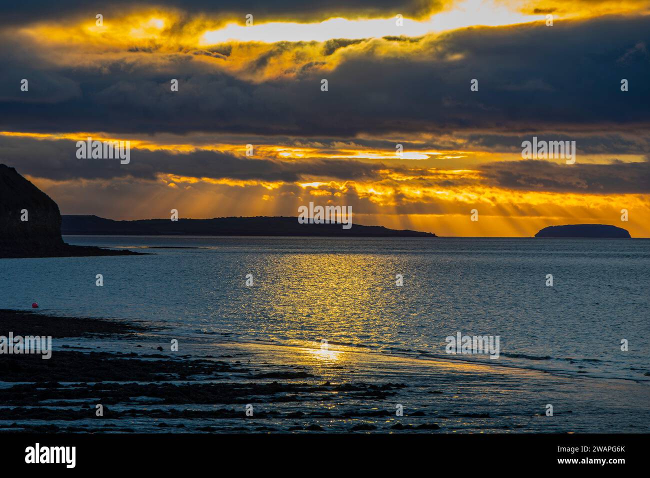 Crepuscular rays sunset hi-res stock photography and images - Alamy
