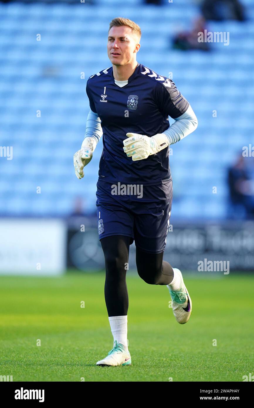 Coventry City goalkeeper Simon Moore warming up prior to kick-off ...