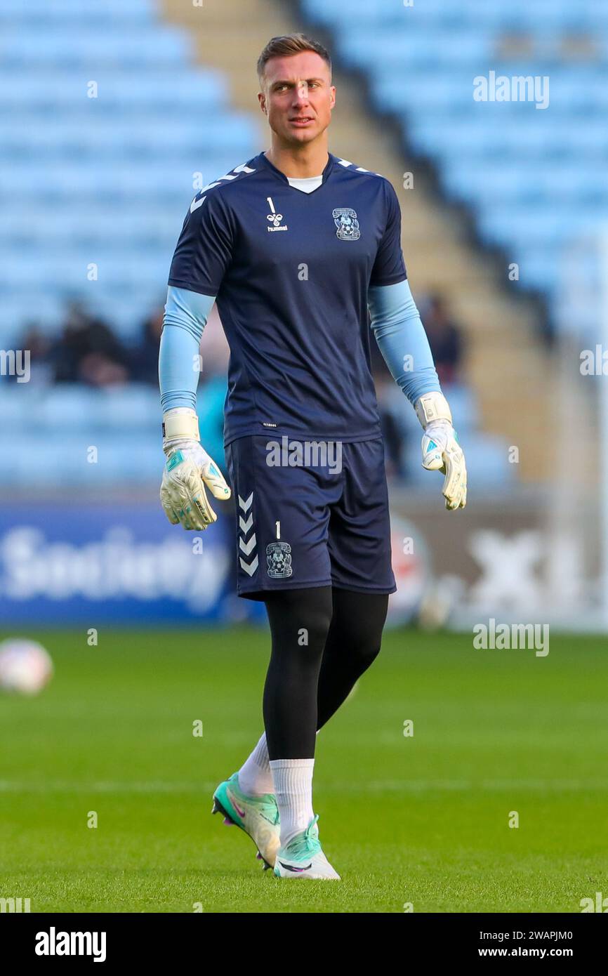Simon Moore #1 of Coventry City warming up during the Emirates FA Cup ...