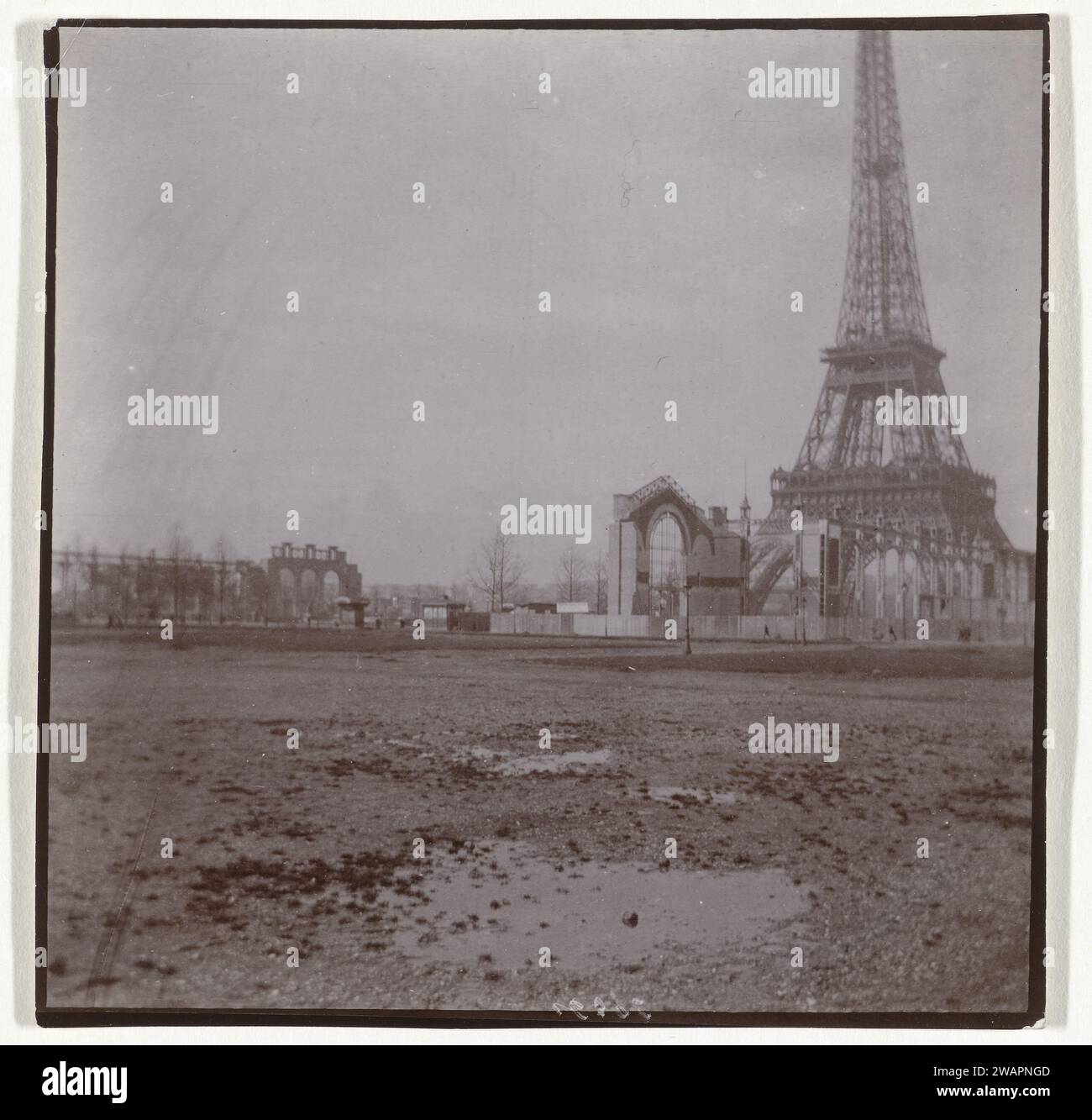 Construction of pavilions for the World Exhibition of 1889 next to the ...