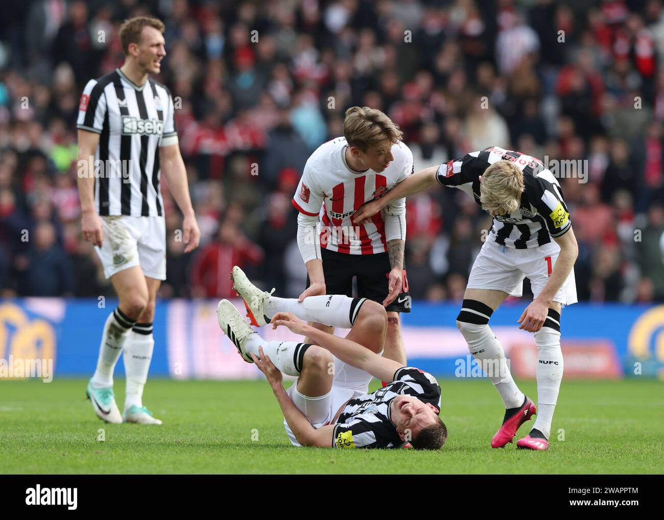 Sunderland, UK. 6th Jan, 2024. Jayden Bogle of Sheffield United checks ...