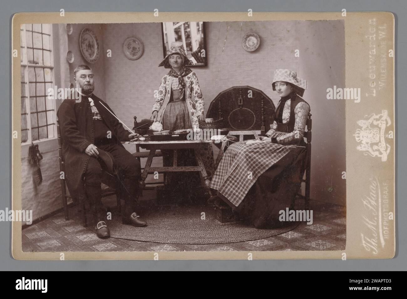 1880 1900 costumes hi-res stock photography and images - Alamy