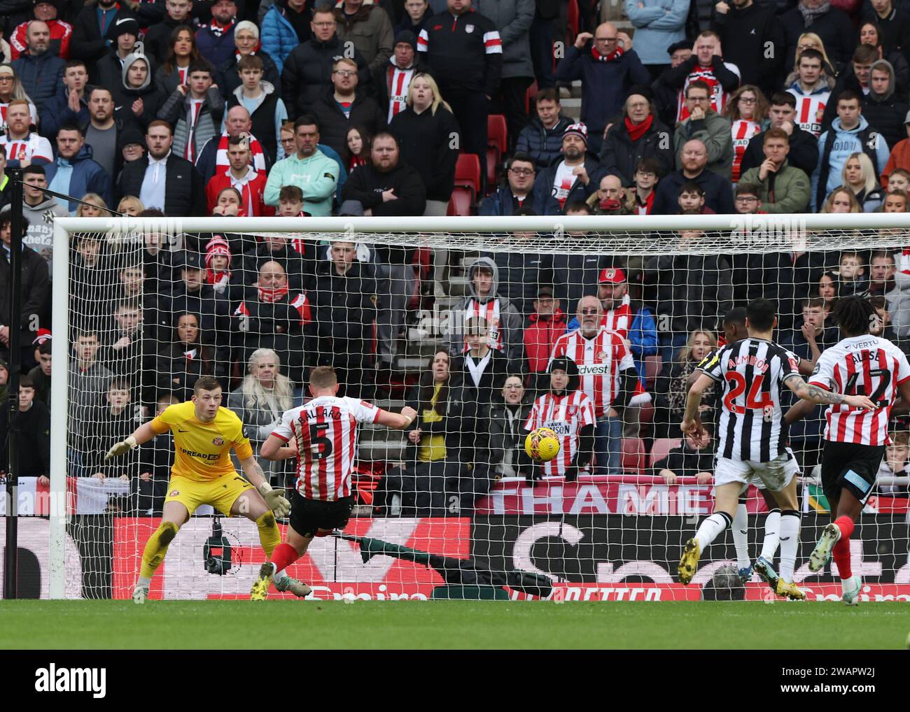 Sunderland newcastle 2024 hi-res stock photography and images - Alamy