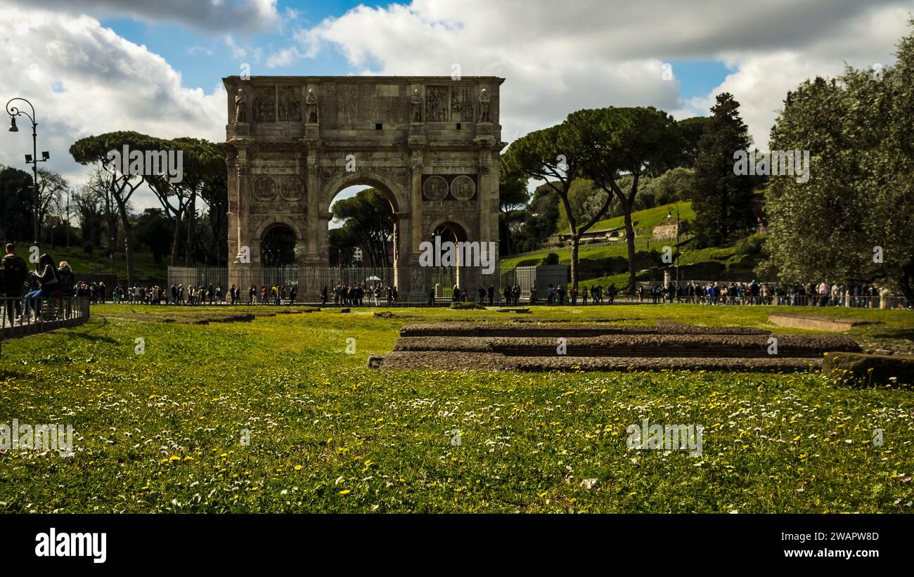 the lawn in front of the Colosseum in Rome accompanies the observer to ...