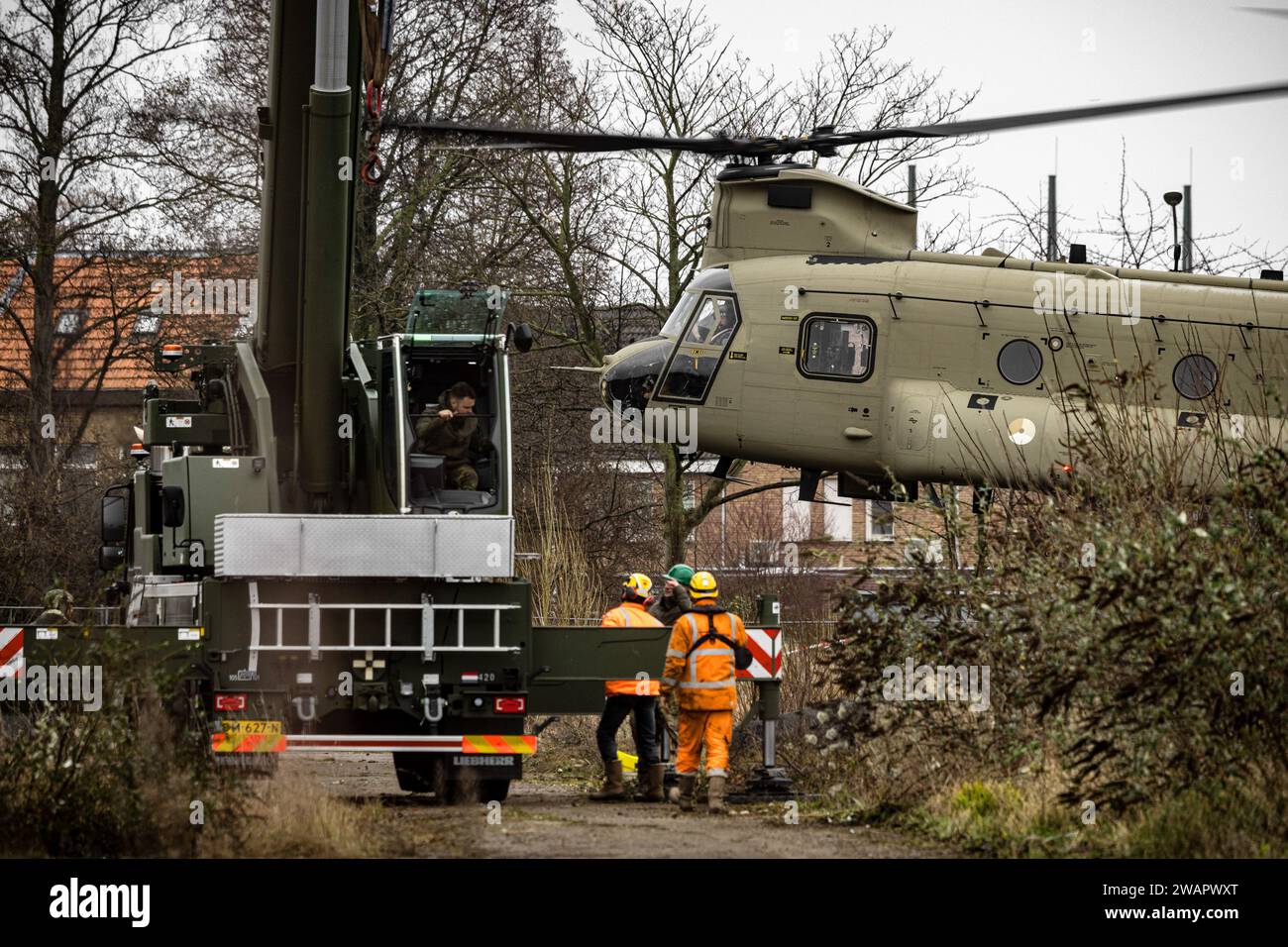 MAASTRICHT - Two defense chinook have started repairing the spillway ...