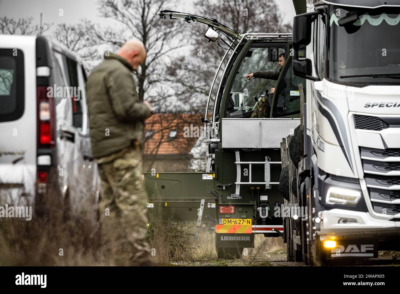 MAASTRICHT - Two defense chinook have started repairing the spillway ...