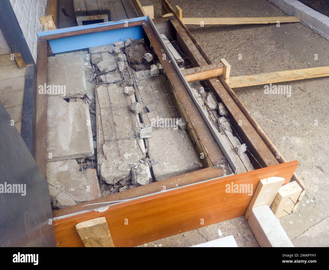 Handicraft production of a concrete porch from improvised materials ... Handicraft production of a concrete porch from improvised materials ...