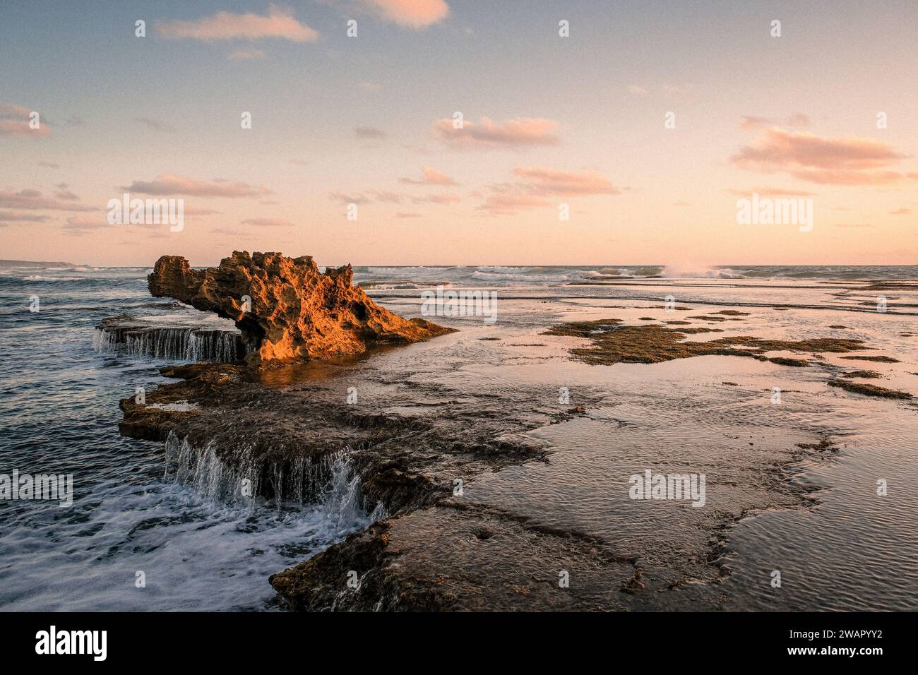 Dragon head rock hi-res stock photography and images - Alamy