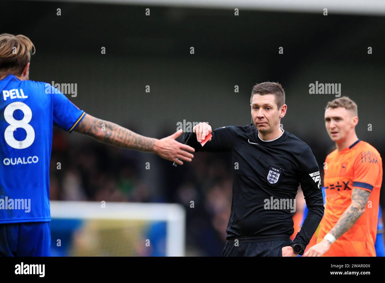 London, UK. 06th Jan, 2024. RED CARD: Referee, Matthew Donohue shows ...