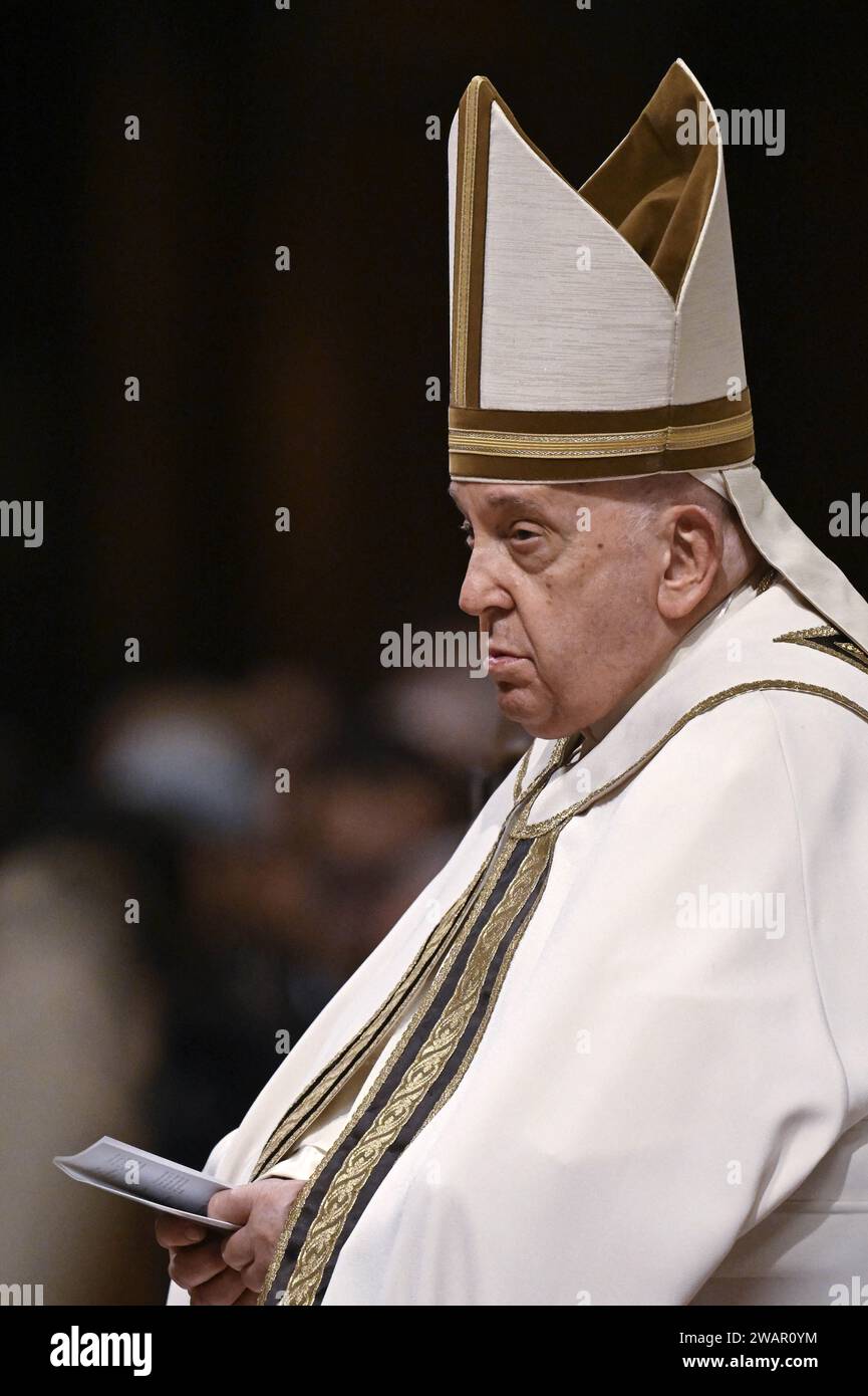 Vatican City, Vatican. 6th Jan 2024. Pope Francis presides over Mass on ...