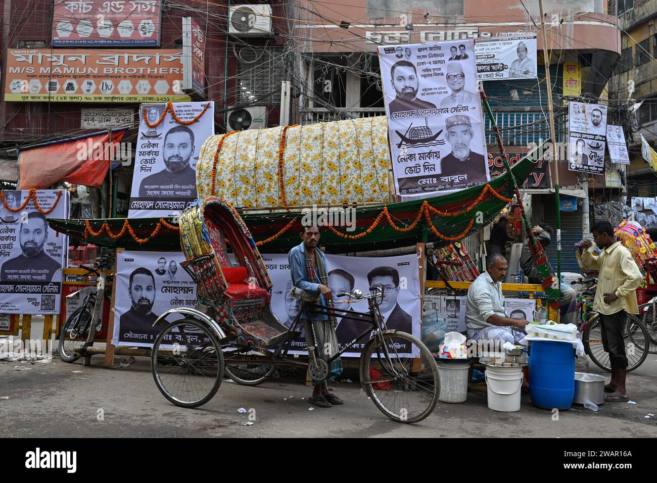 Dhaka, Dhaka, BANGLADESH. 6th Jan, 2024. A rickshaw puller stands in ...