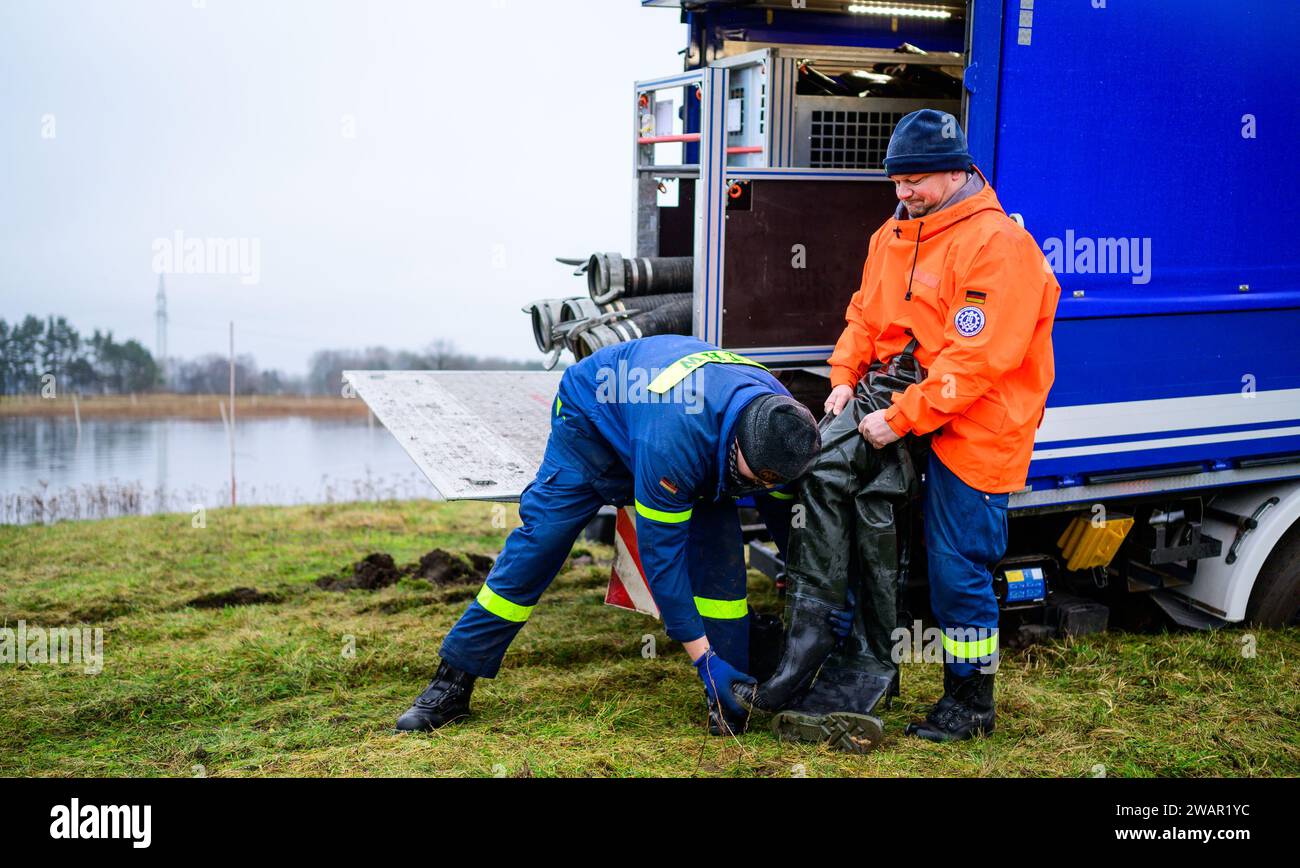Helper flood hi-res stock photography and images - Alamy
