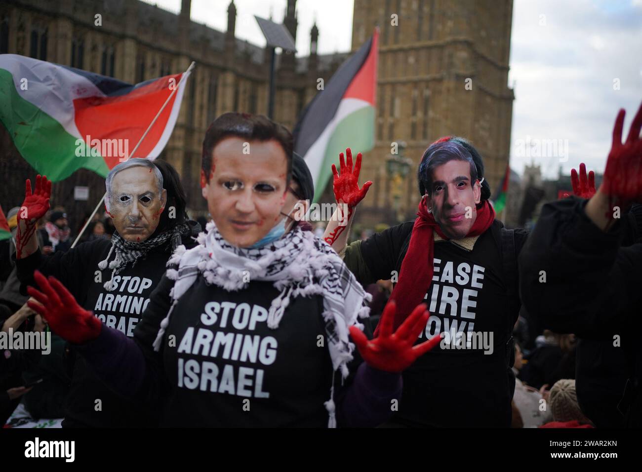 Protesters block Westminster Bridge during a Free Palestine Coalition ...