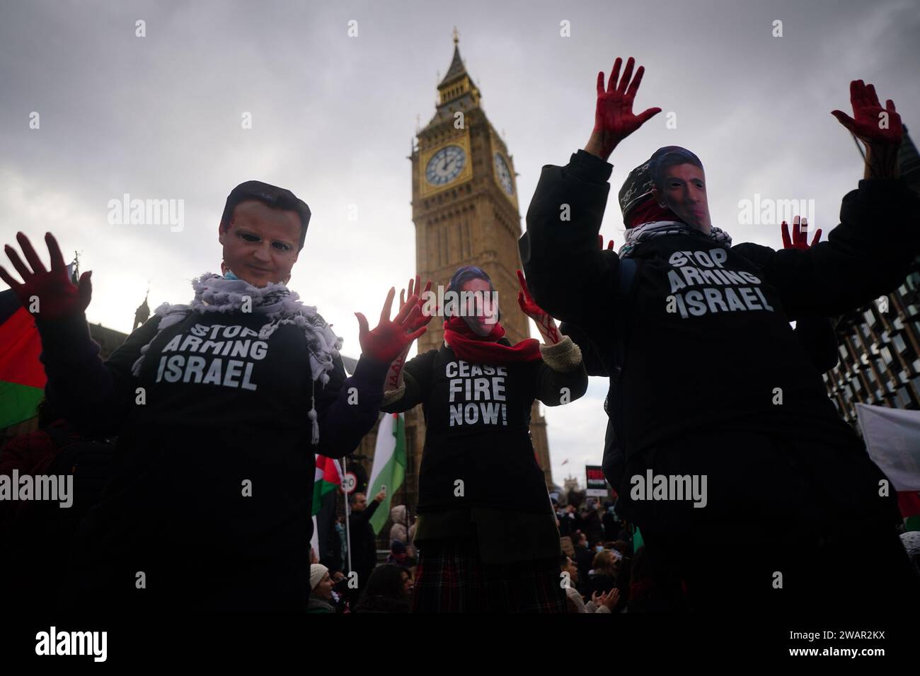 Protesters block Westminster Bridge during a Free Palestine Coalition ...