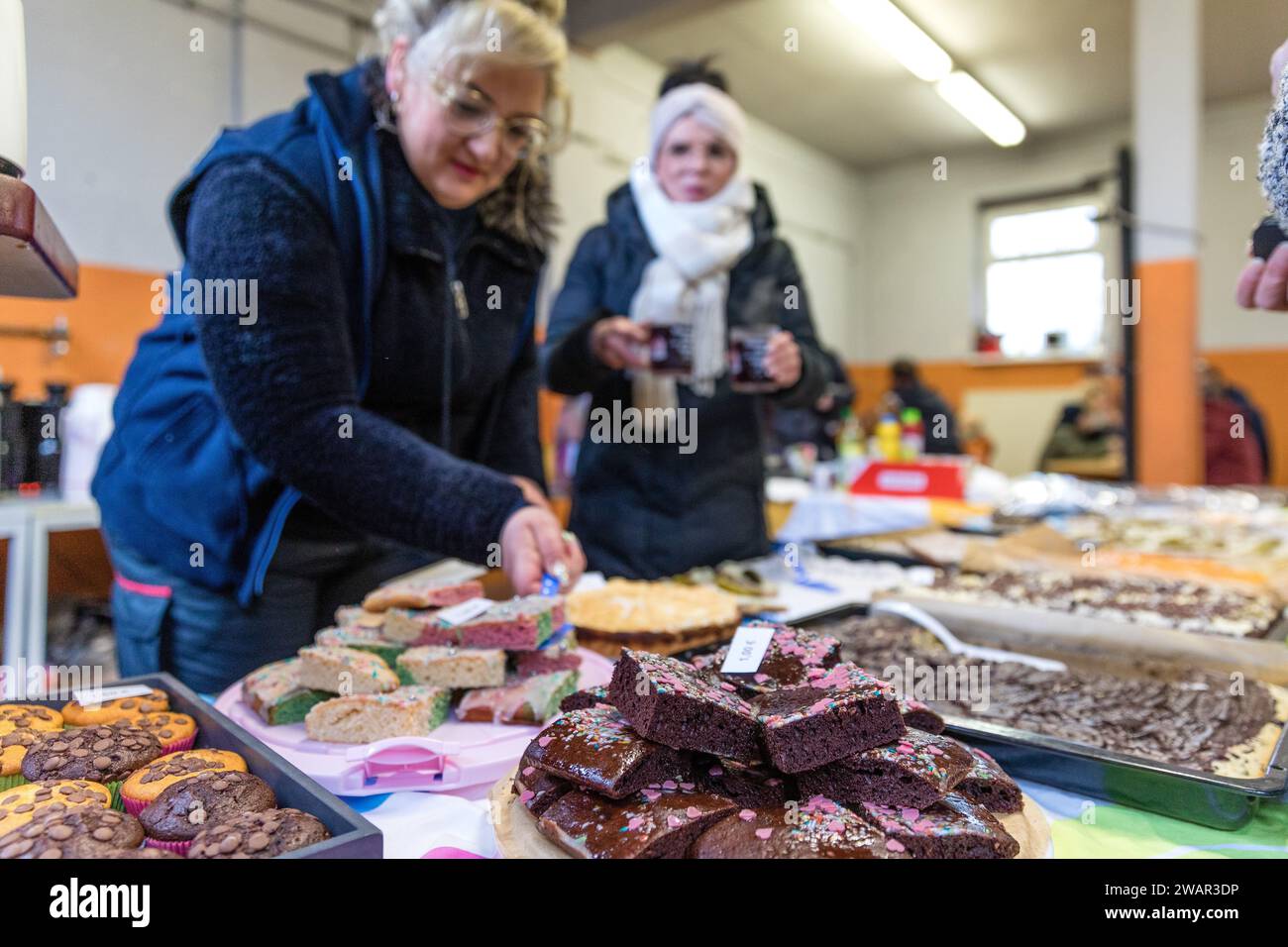 Lard cakes hi-res stock photography and images - Alamy